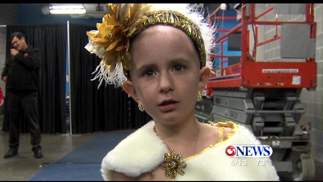 Brooke Hester Sings National Anthem at Ice Rays Game | kiiitv.com