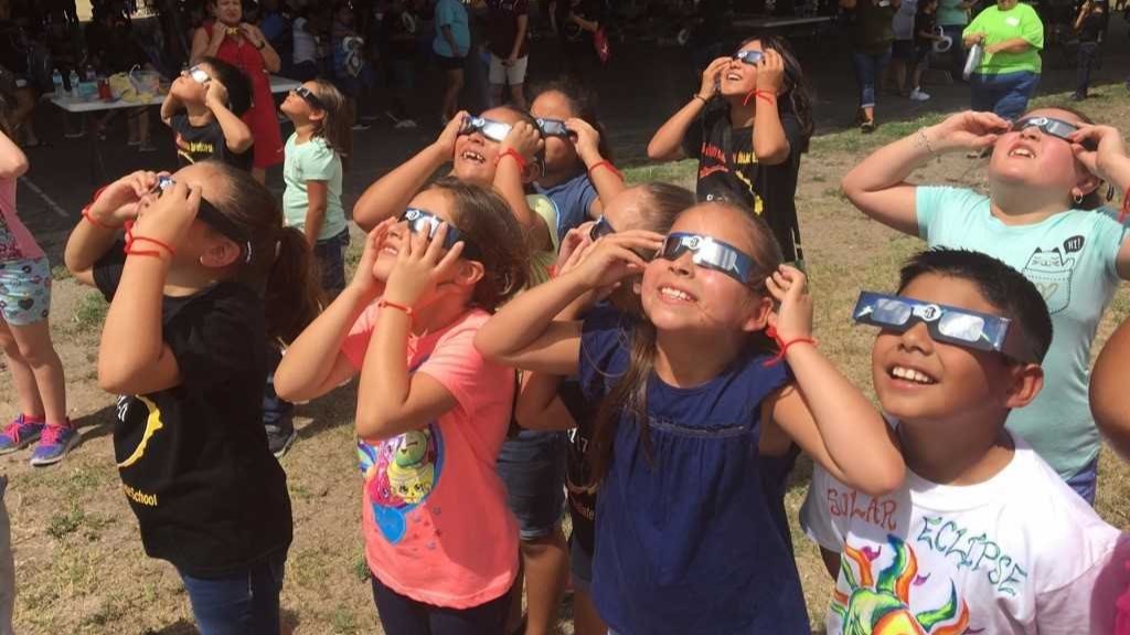 Mathis ISD students attend solar eclipse viewing party | kiiitv.com