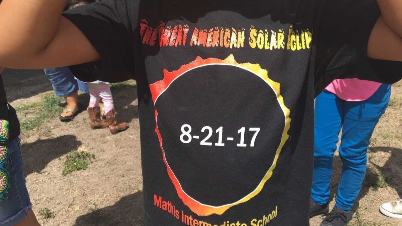 Mathis ISD students attend solar eclipse viewing party | kiiitv.com